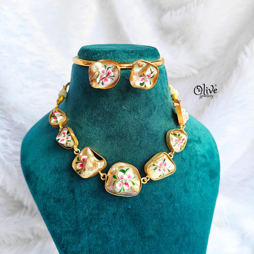 MOP Choker with Tanjore Flower Painting – Olive Jewellery